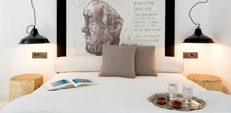 See how a Hotel transforms its beds into a Design reference point ...
