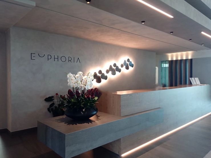 Hotel signage ideas that will highlight your property in the best way ...